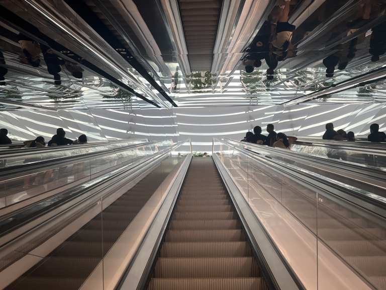 Singapur 🇸🇬🍏🎁💦 Vom Apple-Store - Promenade Marina Bay Sands - Louis ...