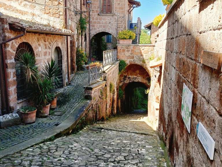 Barbarano Romano, sentiero dei valloni fino alla 3a mola | Wanderung ...